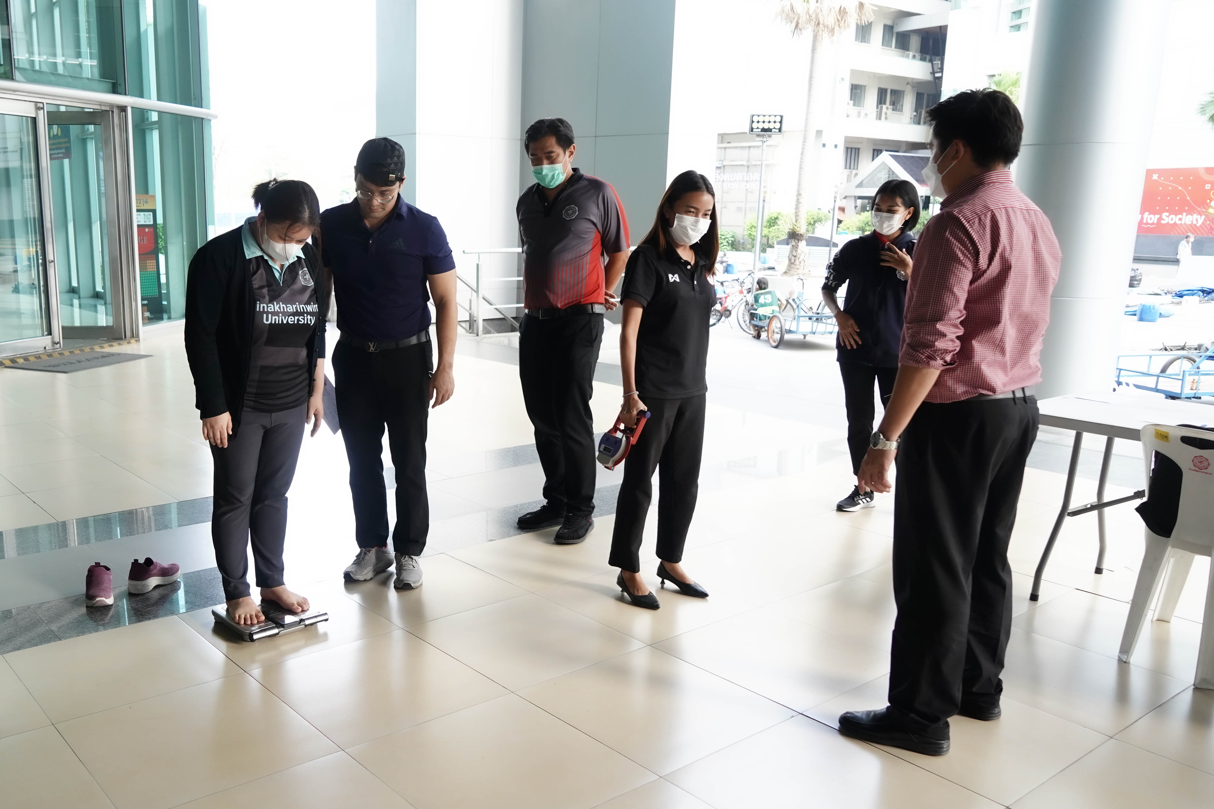 กิจกรรม และสร้างพื้นที่สุขภาวะ : คลินิกนักวิ่ง คลินิกกายภาพบำบัด และคลินิกโภชนาการ